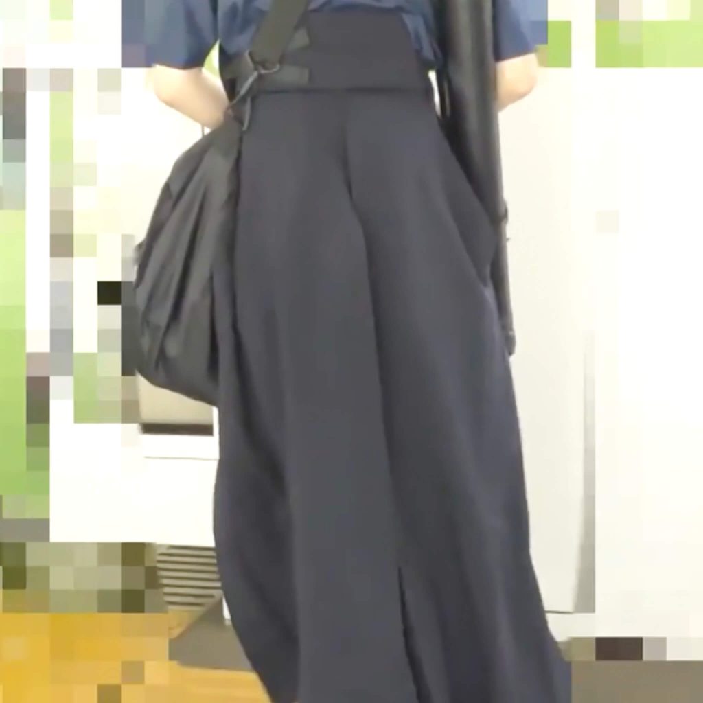 【紺弓道着ちゃん035】弓道美少女の凛々しさが際立つ映像｜y035 - ボイスAVI